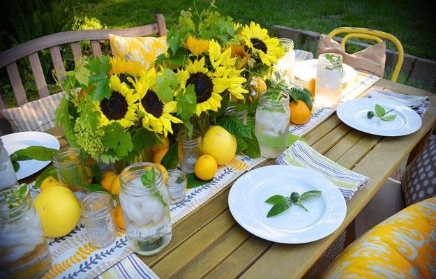 30 Sunflowers table centerpieces add Sunny yellow color table decoration